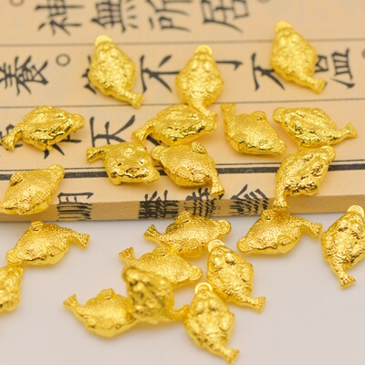 新款三足咬钱金蟾仿金塑料道具
