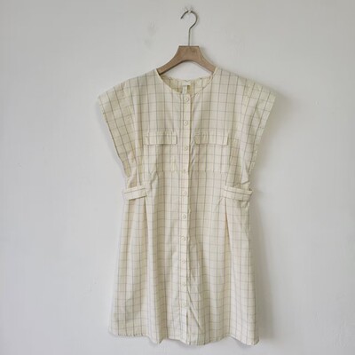 纯棉米色单排扣温柔风格纹连衣裙女无袖圆领收腰中长款直筒裙