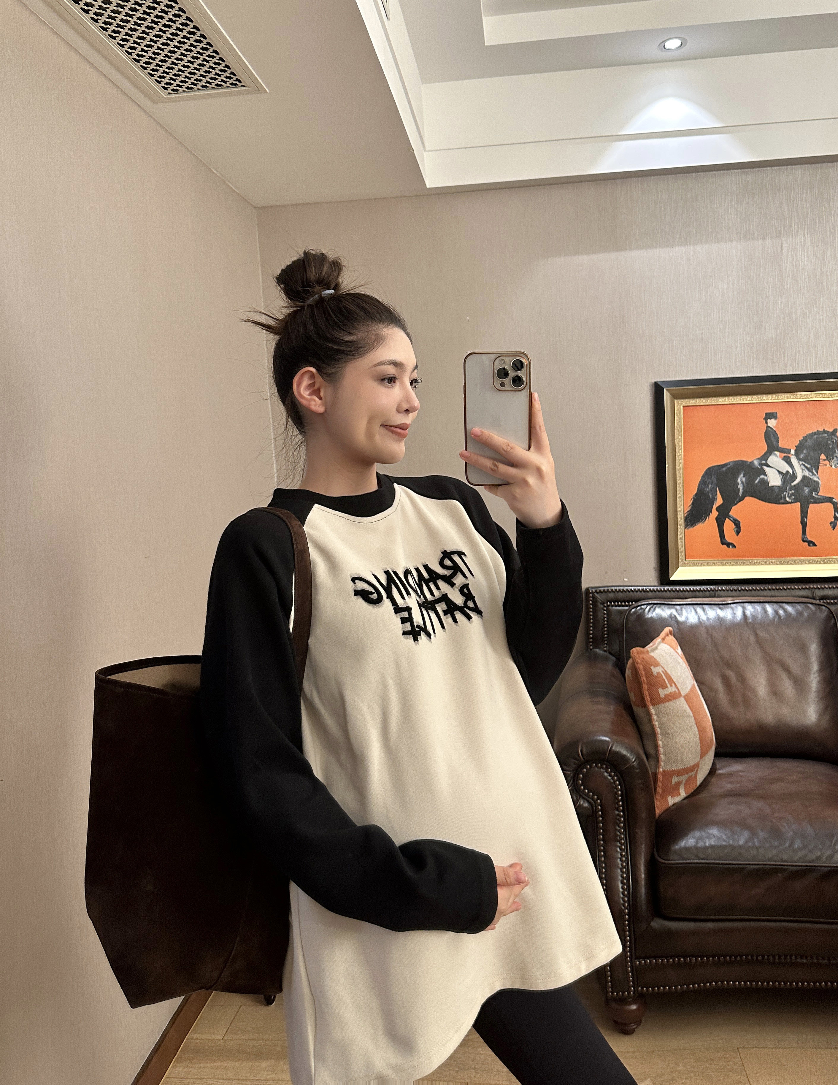 PEIPEI佩佩孕妇装美式字母卫衣内搭宽松大码上衣孕后期打底秋冬装