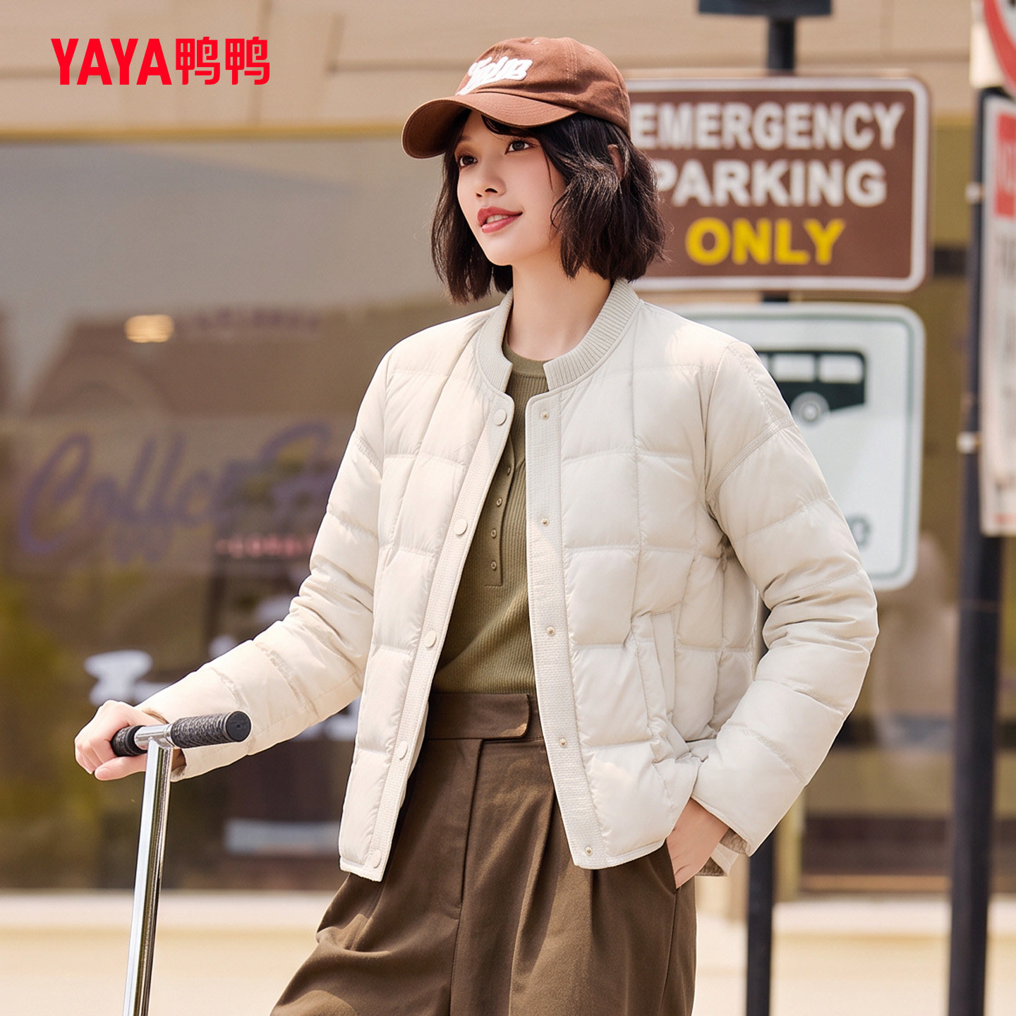鸭鸭轻薄羽绒服女2026新款短款圆领潮流百搭休闲通勤外套极简风