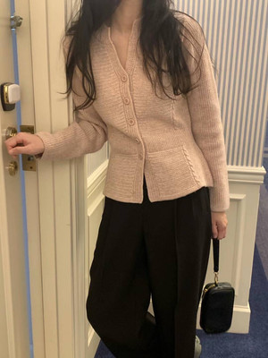 新款气质高级感针织开衫v领