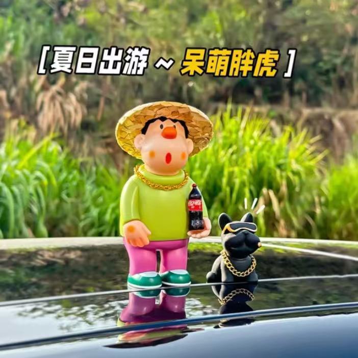 歪头胖虎车载摆件汽车装饰品2024新款车顶尾部玩偶车外部公仔挂件