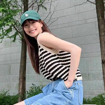 条纹镂空针织背心