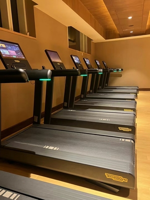原装进口意大利泰诺健Technogym健身房商用live7000电动跑步机
