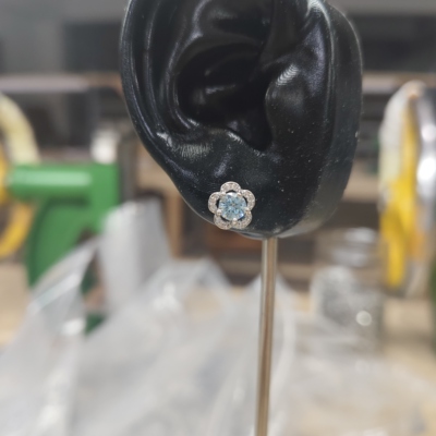 海盐花漾 夏日冰透满钻锆石小花钛合金杆养耳洞亨森穿刺耳骨钉