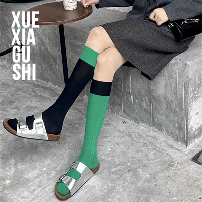 【不同色的两只袜子】