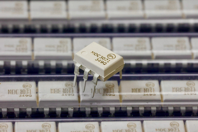 MOC3021M 原装进口 ON直插 光耦 6脚 三端双向可控硅 光电耦合器