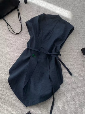 原创设计师夏季新中式宽松不规则解构绿色纽扣围裹收腰褶皱马甲女