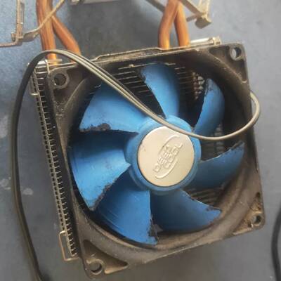 可维修deep cool，，，1，铜管散热器台式机用功能正常有灰尘。