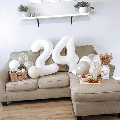 ins高级纯色宝宝生日布置氛围感