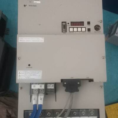 可维修安川11KW伺服驱动器SGDM-1AADA，89新包好仅议价