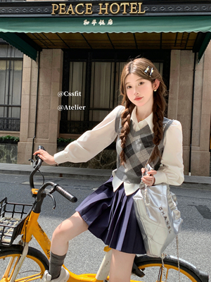 菱格马甲+学院风收腰白衬衫