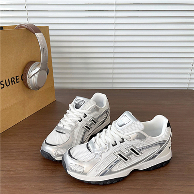 易少年 复古网面运动休闲鞋女2026春夏季新款百搭轻便跑步鞋子潮