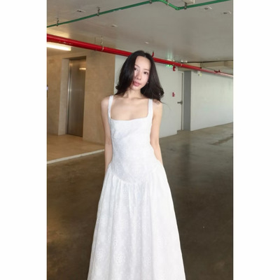 泰国潮牌 tracy白色镂空吊带露背连衣裙