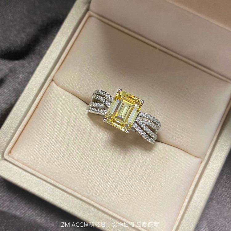 新款潮时尚长方形黄钻戒指祖母绿切工S925纯银高碳钻方钻戒指环女_虎窝淘