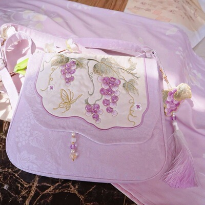 新款汉服货郎包古风斜挎女包新中式葡萄刺绣包国风衣服百搭流苏包