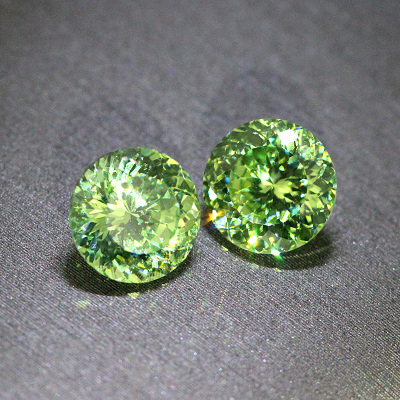 星空切圆形橄榄石裸石戒面金绿宝