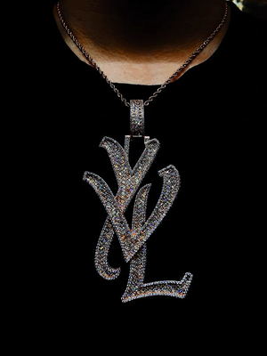 欧美嘻哈珠宝 PLAYBOI CARTI厂牌同款YVL满钻吊坠