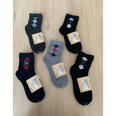 岛guo单，复古菱格中筒袜，质量很不错