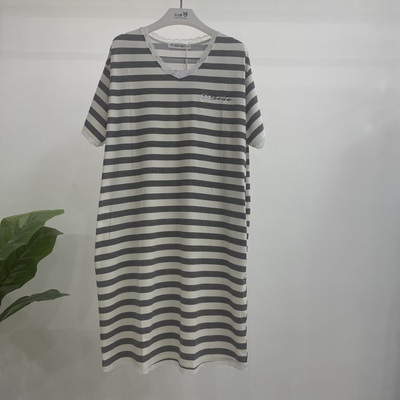 亲嘴嘴正品26新款蜡笔小新莫代尔棉女士V领条纹休闲版睡裙 X62027
