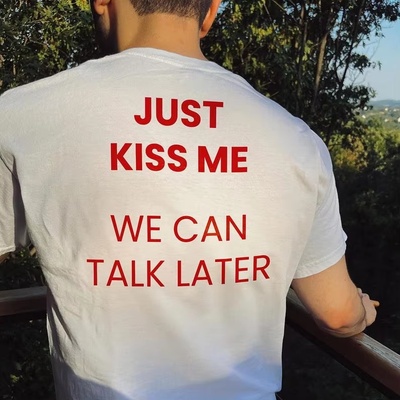 just Kiss Me We Can Talk Later 吻我吧我们以后再聊字母印花T恤