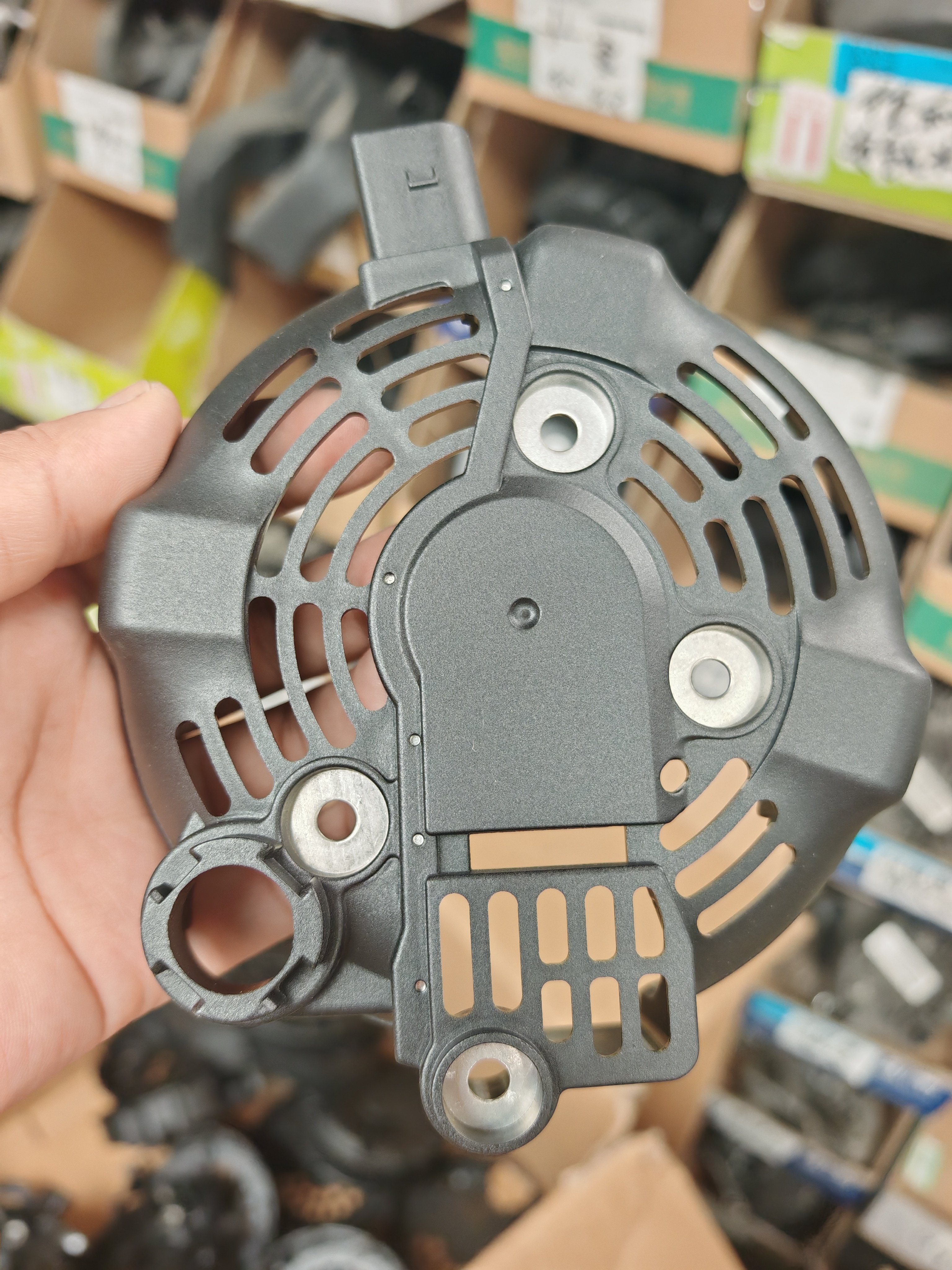 华川荣威2.0T发电机后盖10763901