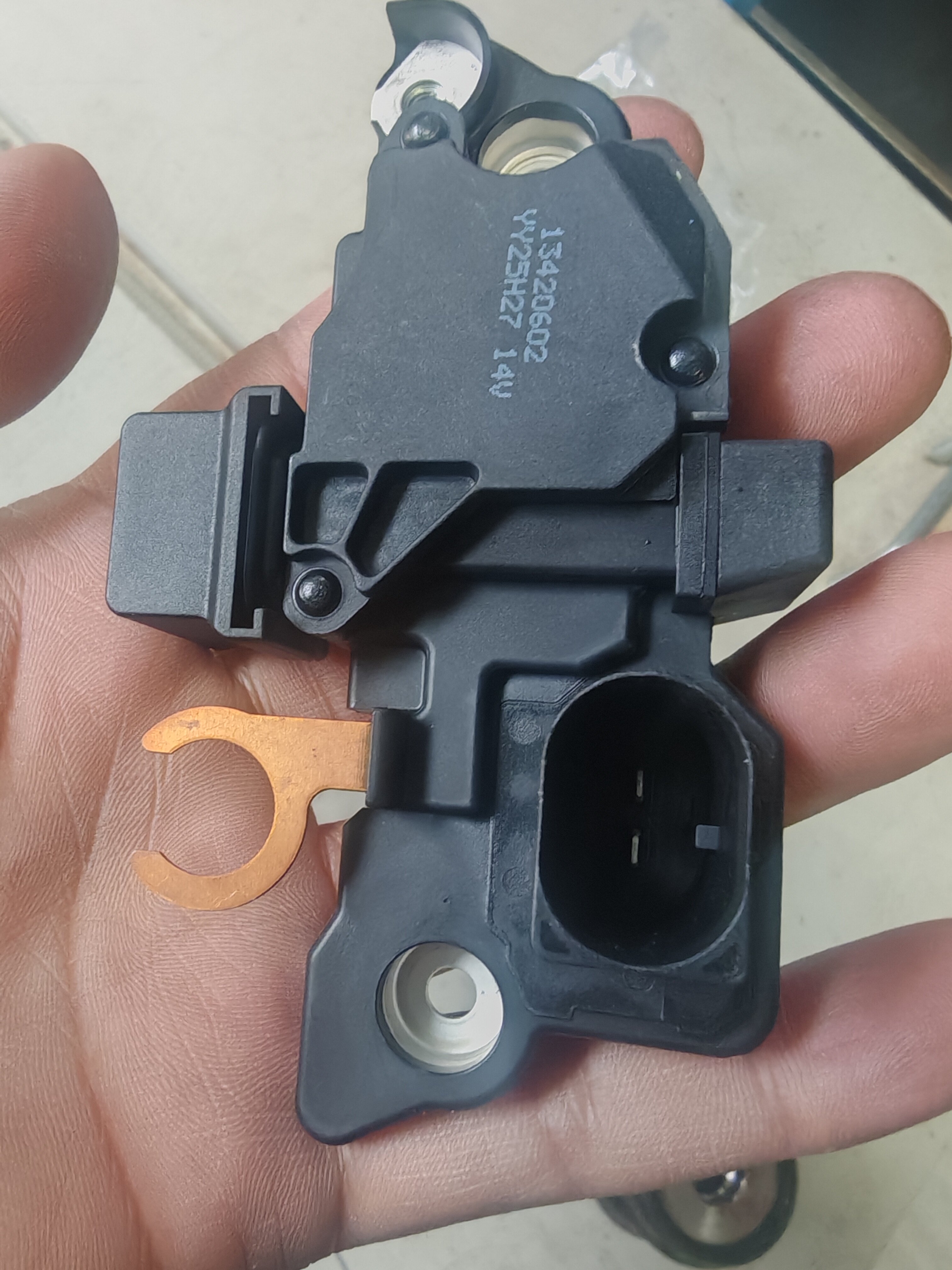 北汽绅宝D70X65发电机调节器