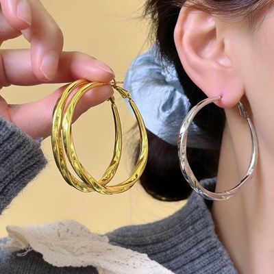 简约冷淡风欧美风夸张大耳圈女2025新款轻奢时尚小众设计感耳环