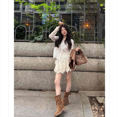 乐见~150小个子改版春款法式镂空V领蕾丝衫D3120{不能机洗}