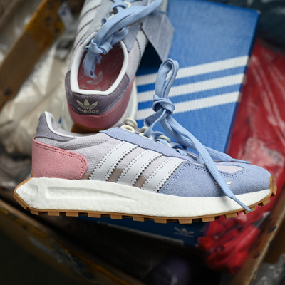 阿迪达斯三叶草女子运动休闲鞋