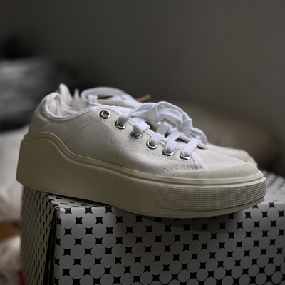 阿迪达斯女子厚底运动板鞋