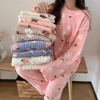 严选印花水蜜桃暖暖套装女秋冬加绒加厚珊瑚绒睡衣宽松圆领家居服