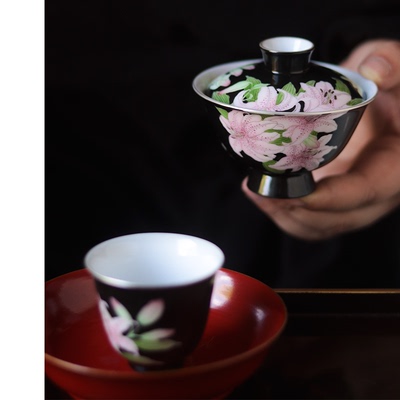 手绘釉上彩薄胎黑地百合盖碗茶杯