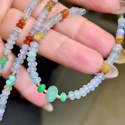 美美的算盘珠翡翠项链 顶珠直径7mm 其余翡翠直径约4mm 上身超赞