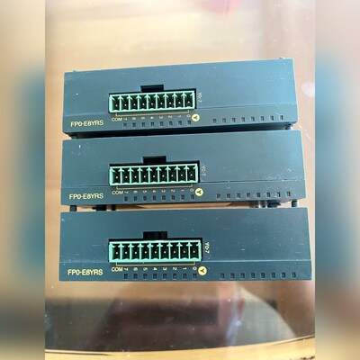 原装PLC FPO-E8YRS成色如图 议价