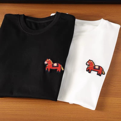 重磅推荐！闭眼冲！he家 胸前小马刺绣马年舒适棉质短袖T恤女