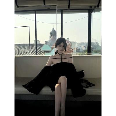 YUNY一字肩连衣裙女轻奢名媛高级感生日礼服重工褶皱网纱挂脖短裙