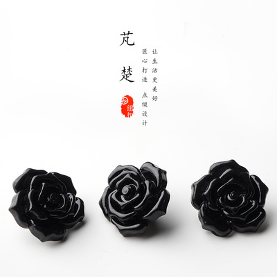 芃楚黑玫瑰花型大衣外套时尚纽扣