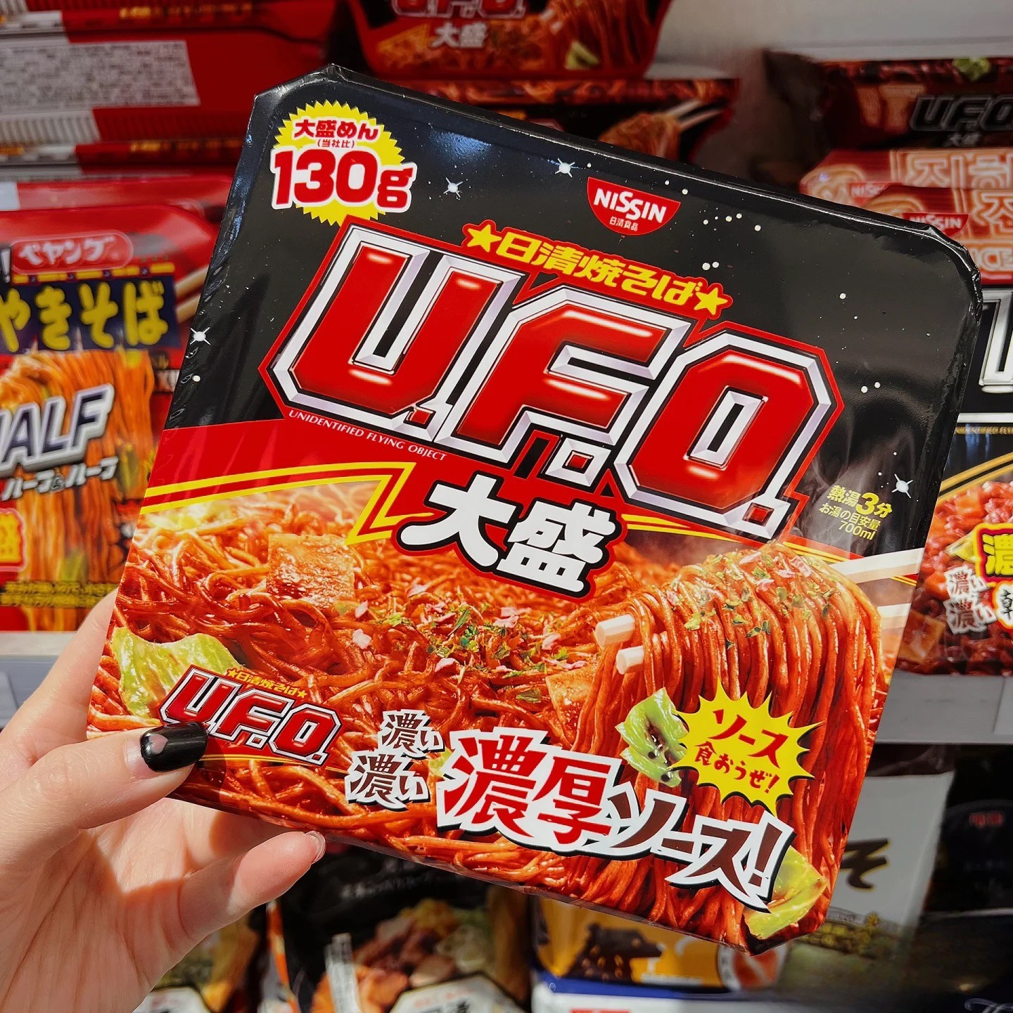 日本nissin日清烧UFO大盛炒面浓厚酱汁白菜猪肉炒面速食拌面碗面