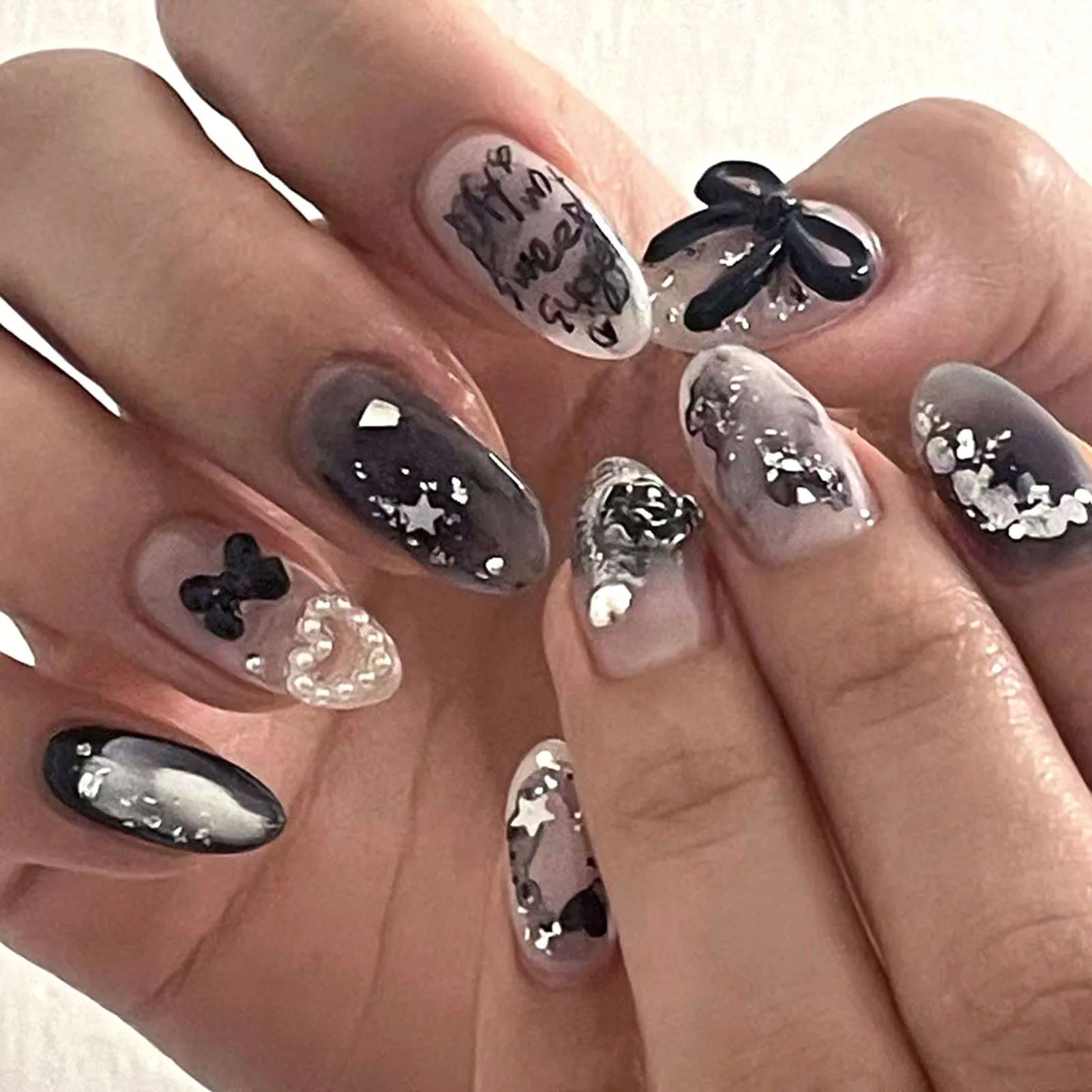 24pcs Y2k Gradient Balck Fake Nails 3D Bowknots Heart Shape