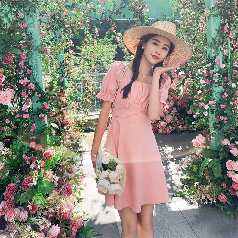 ins风粉色泡泡袖连衣裙女收腰显瘦A字裙气质法式夏季新款小众直筒