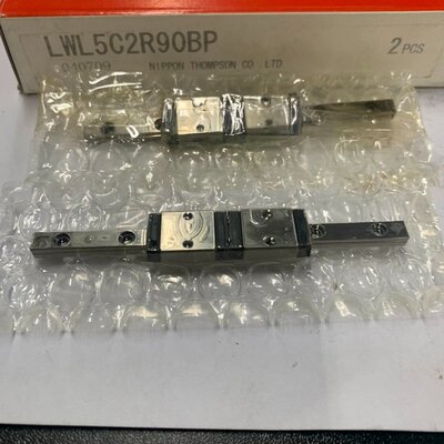 议价-原装日本导轨滑块LWL5C2R90BP数量2条。每条配2个滑-可维修