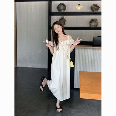 夏季法式一字吊带露肩度假连衣裙
