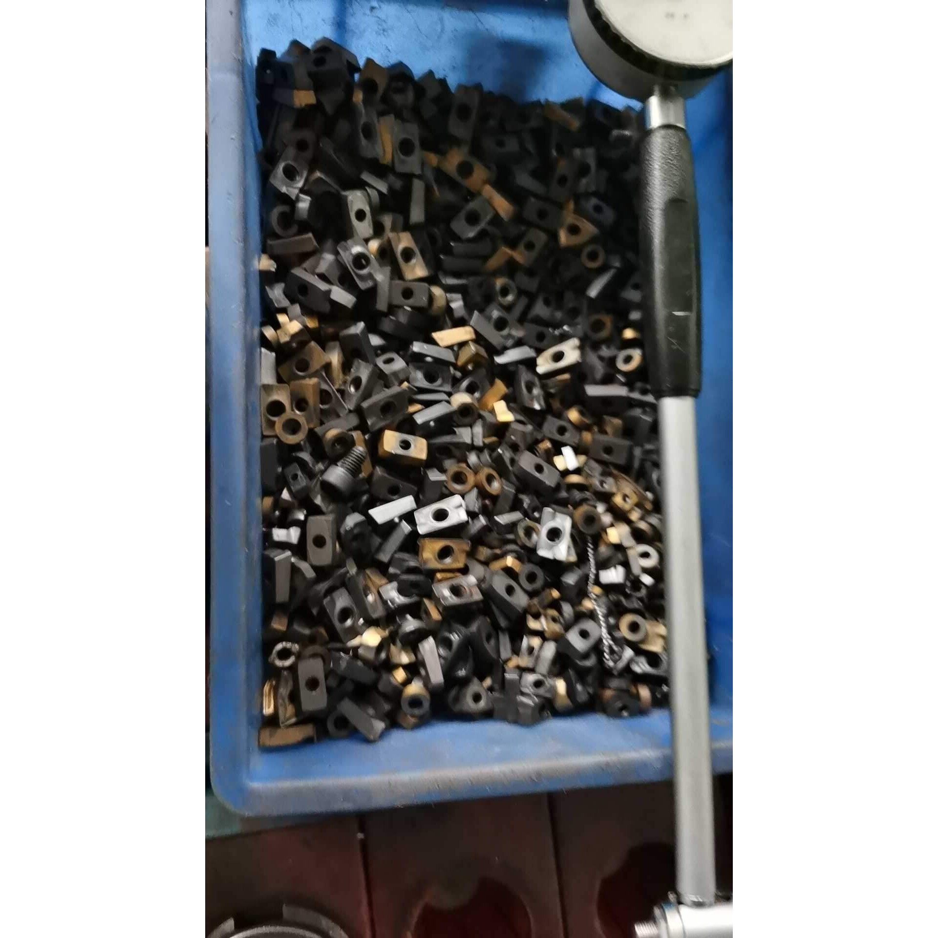 高价回收废旧钨钢铣刀数控刀片丝攻钻头钼丝钼棒等硬质合金立铣刀