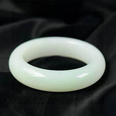 天然新疆和田玉羊脂玉白带翠色手镯平安镯玉质细腻老坑料58mm犹