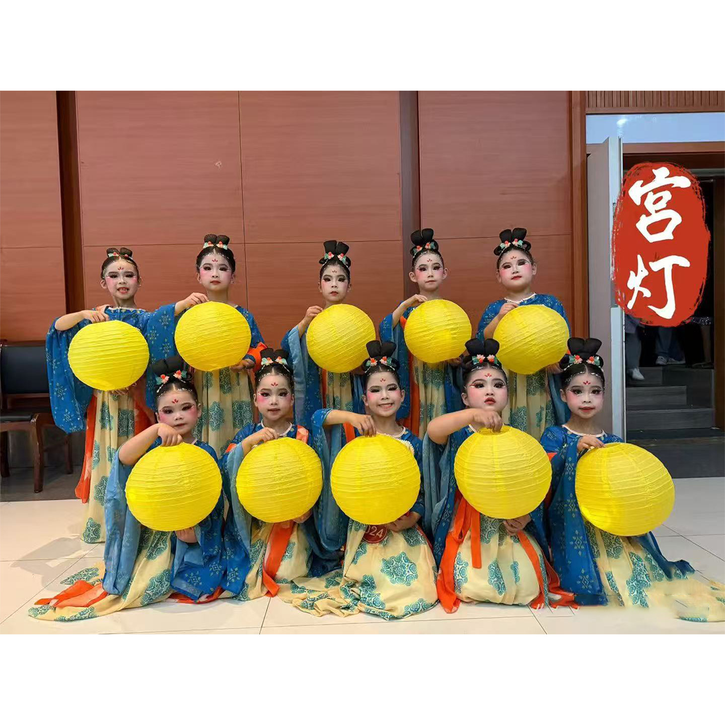 六一宫灯儿童舞蹈古典舞演出服蝴蝶梦灯笼道具表演服装少儿新款