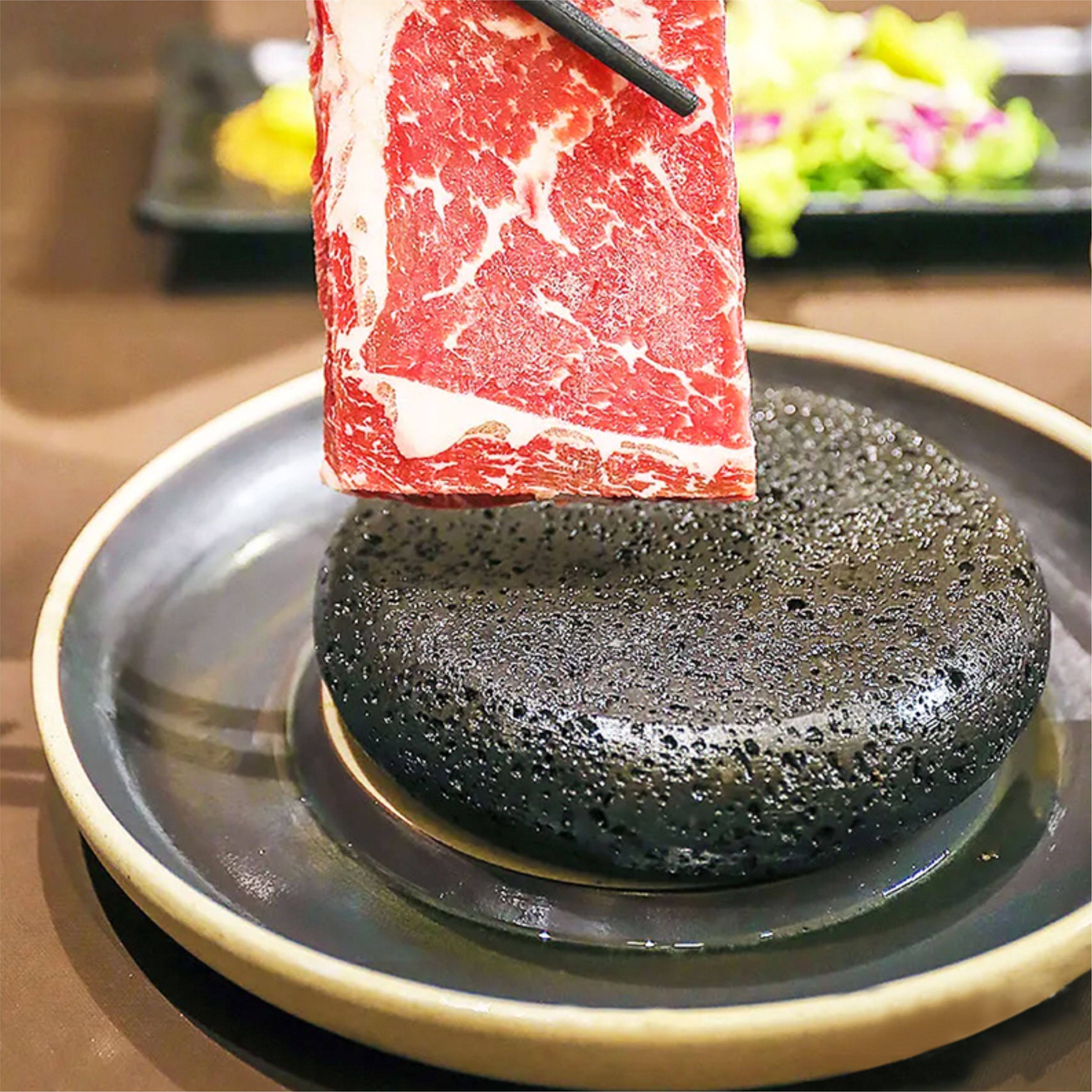 酒店创意火山石餐具火焰牛排岩石烤肉脆皮乳鸽日韩式特色石头盘子