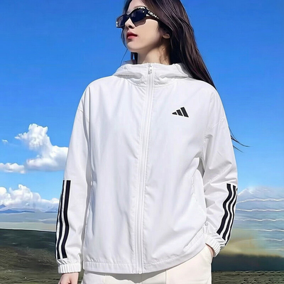 阿迪达斯外套女26夏季新款三条杠白色防风夹克遮阳运动上衣kc7655