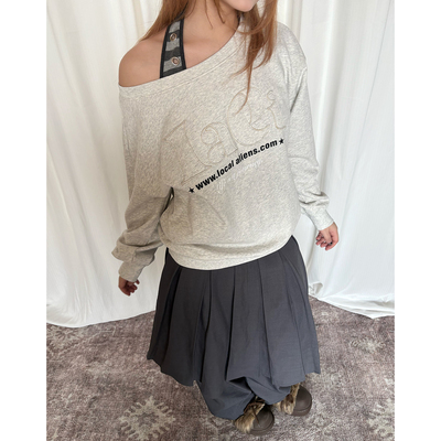 吊带斜肩贴布卫衣长袖上衣