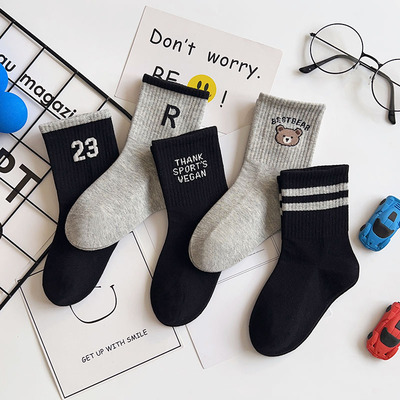 爱嘀嗒儿童袜子秋冬季精梳棉厚款黑色灰色韩版学院风字母中高筒袜